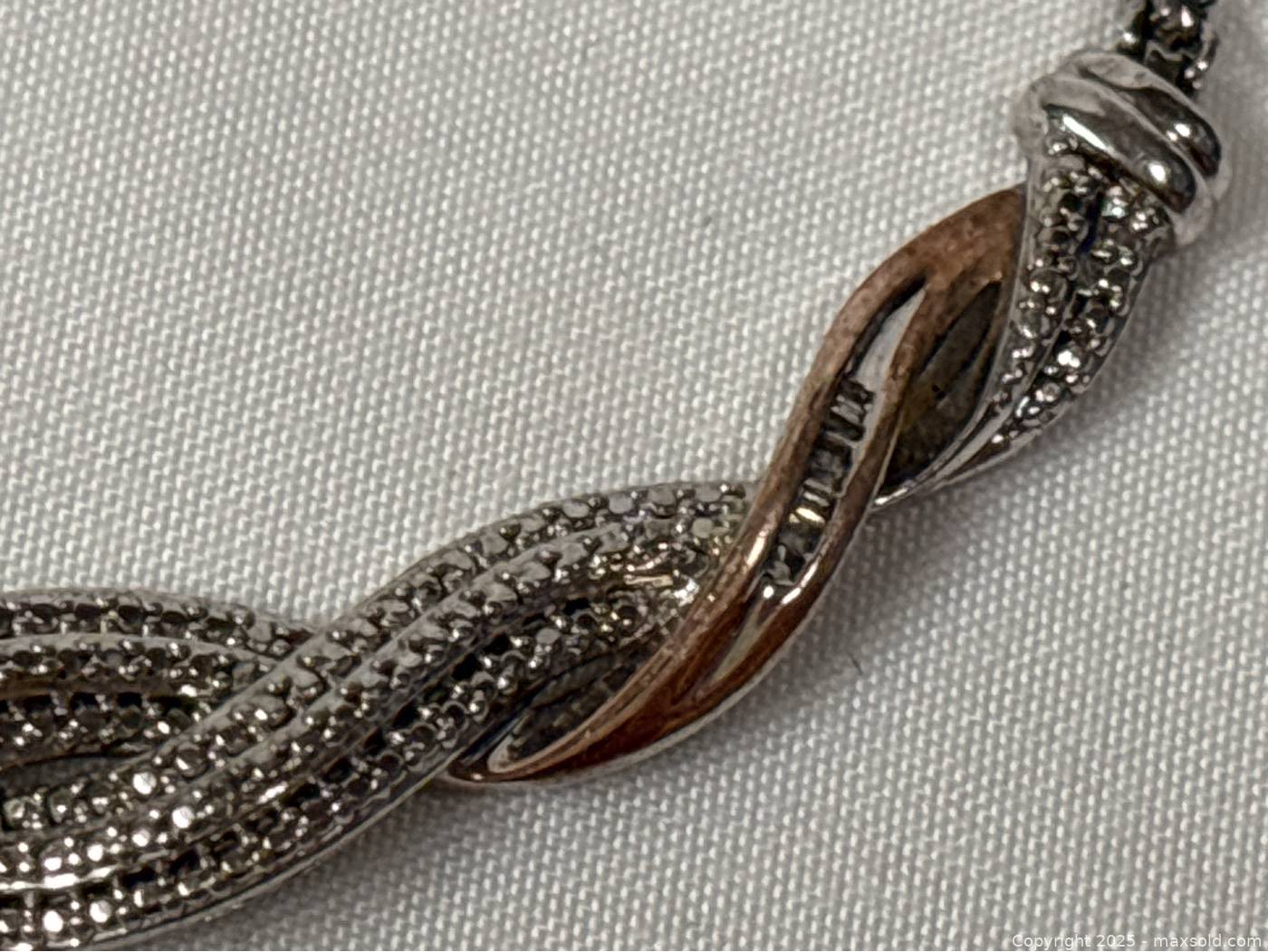 Sterling silver diamond chip necklace | Maxsold