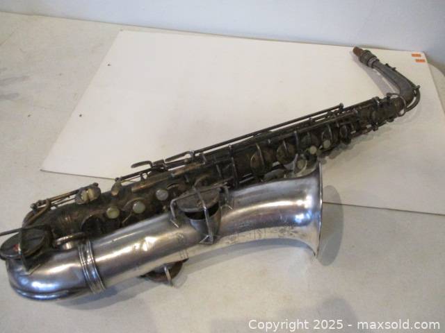 Antique 1923 Frank Holton silver plated saxophone | Maxsold
