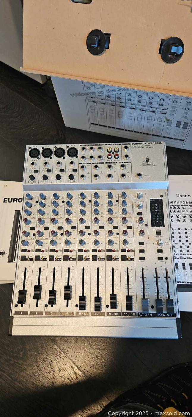 Behringer Eurorack MX1604A 16-Channel Mixer | Maxsold