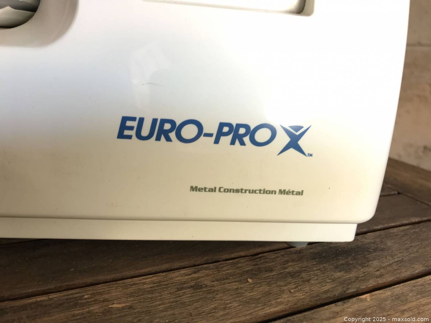 Euro-Pro X 605 portable mechanical sewing machine with hard case, foot ...