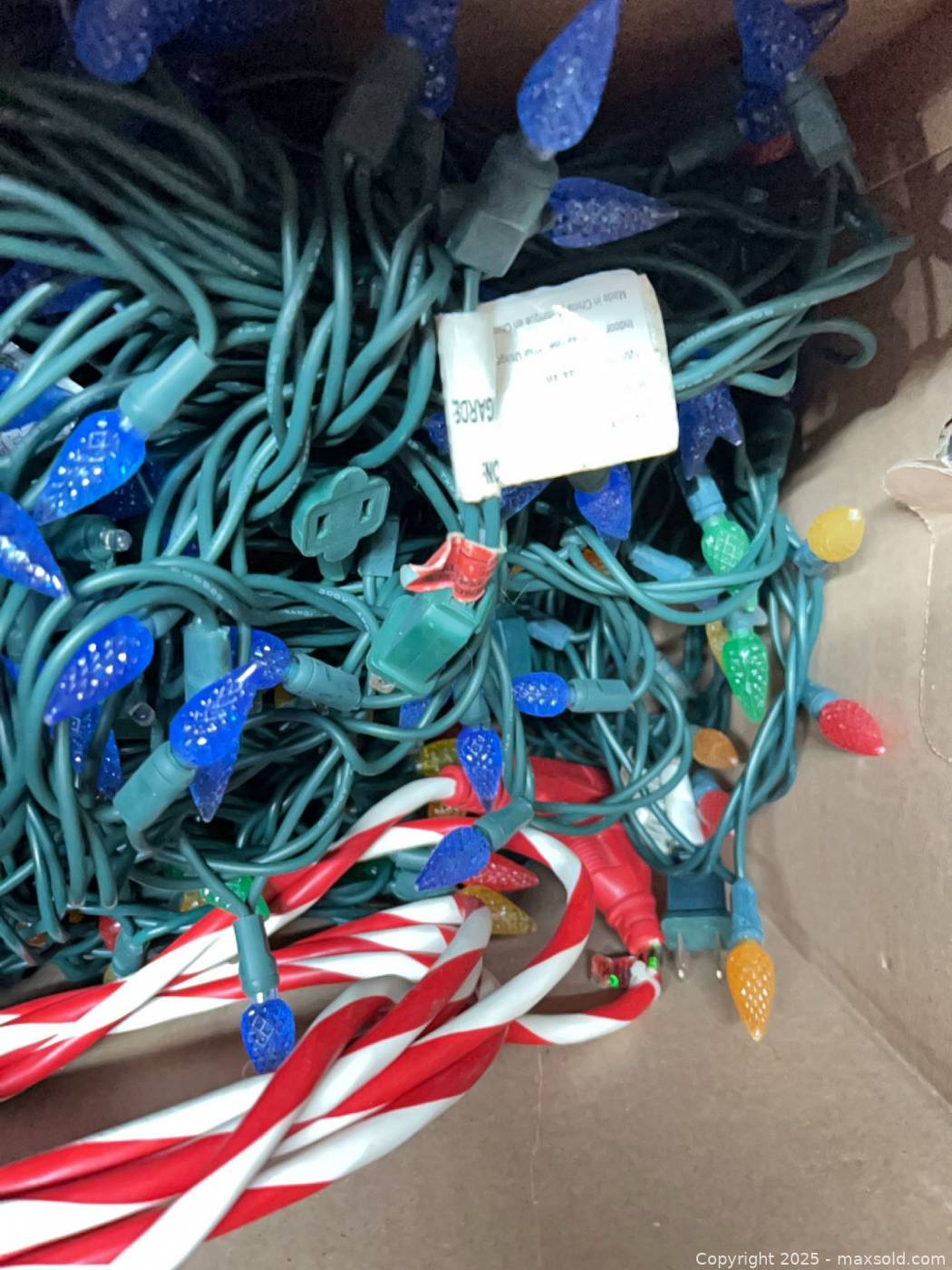 Christmas ornaments sets and string lights | Maxsold