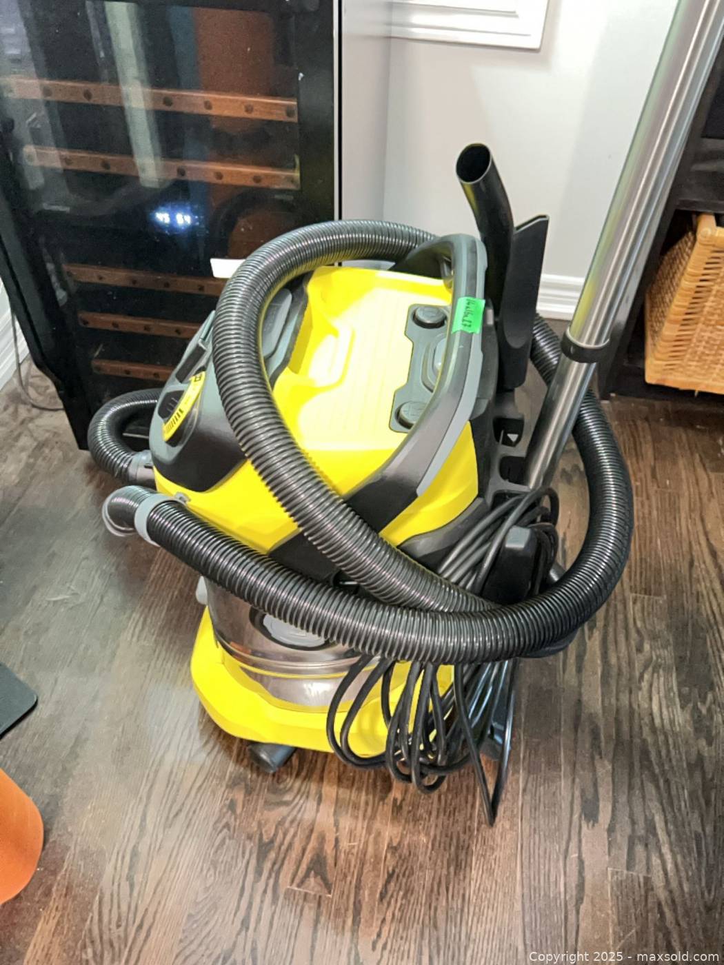 Kärcher WD 6 P S wet-dry shop vacuum with accessories | Maxsold