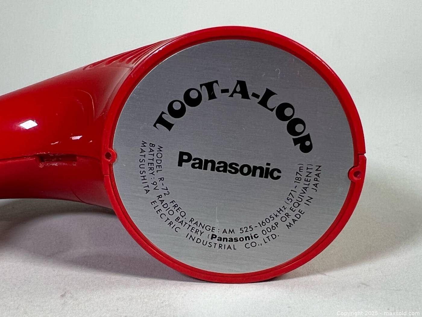 Panasonic Toot-A-Loop R-72 AM Radio | Maxsold