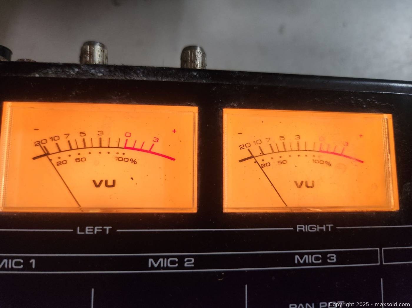 Radio Shack stereo mixing console | Maxsold