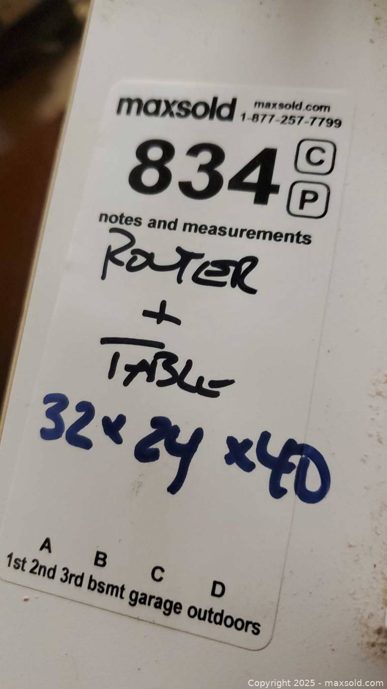 Router table workstation with Freud FT2200VCE router | Maxsold