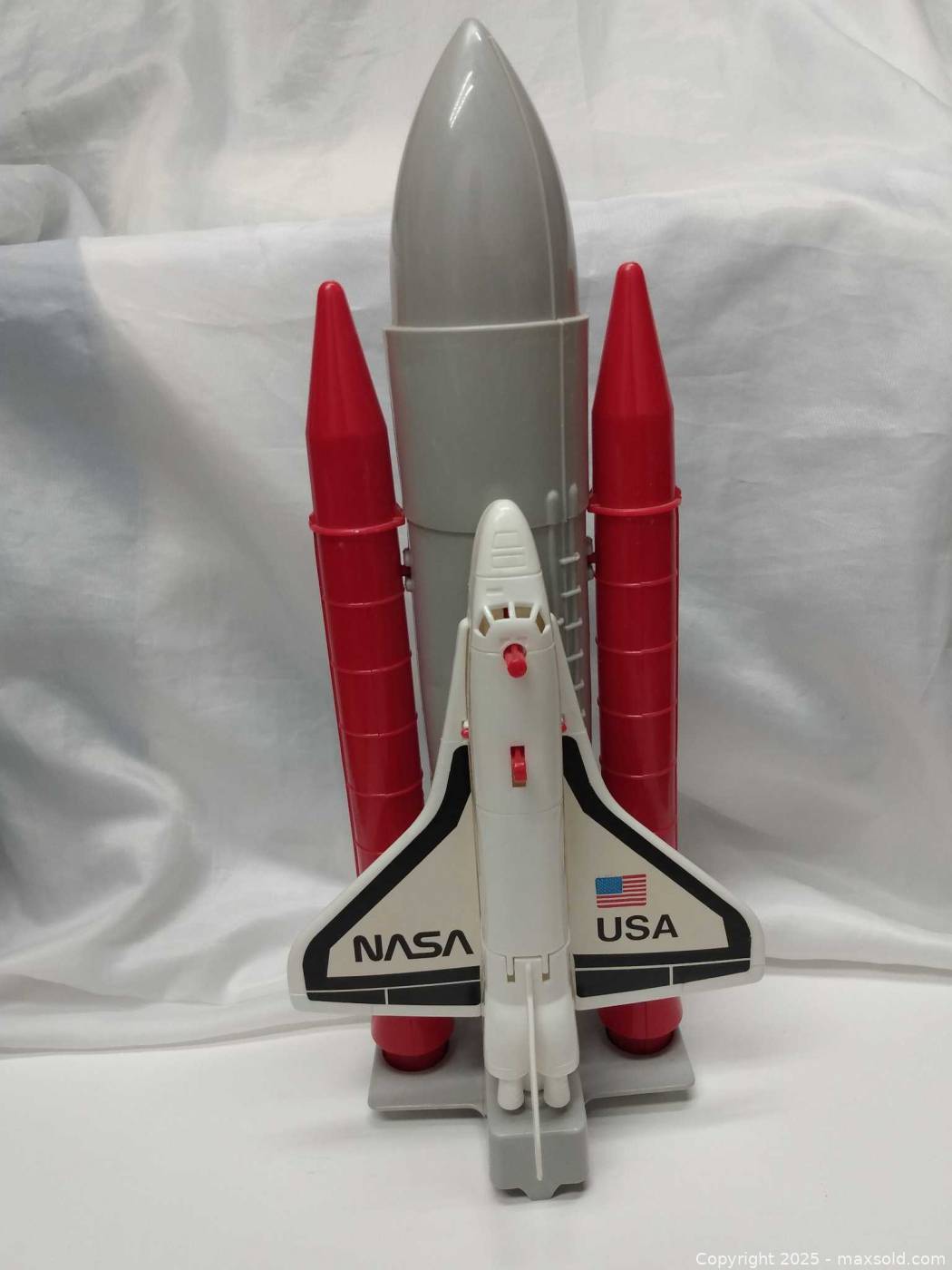 Aviva NASA Space Shuttle Columbia model | Maxsold