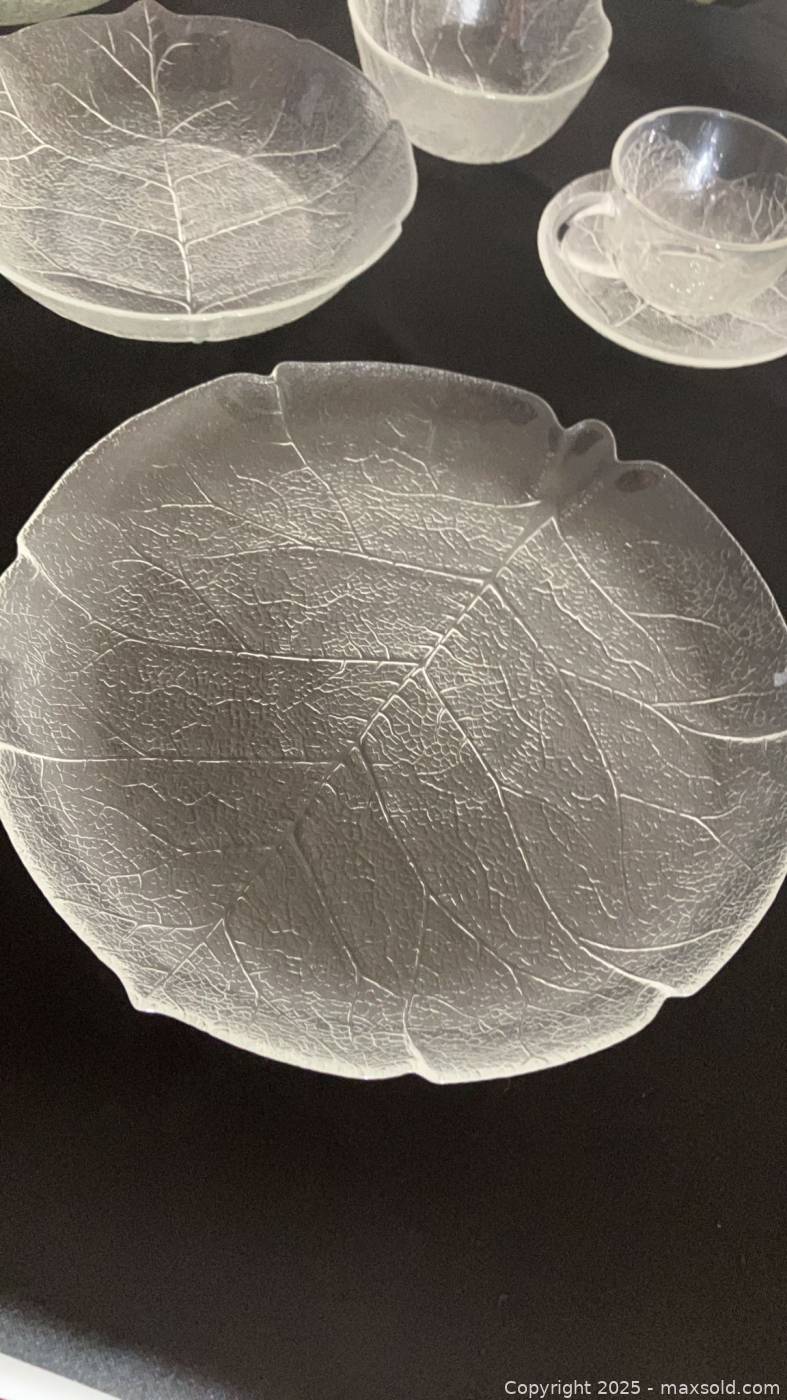 Leaf-textured clear glass dinnerware and punch set | Maxsold