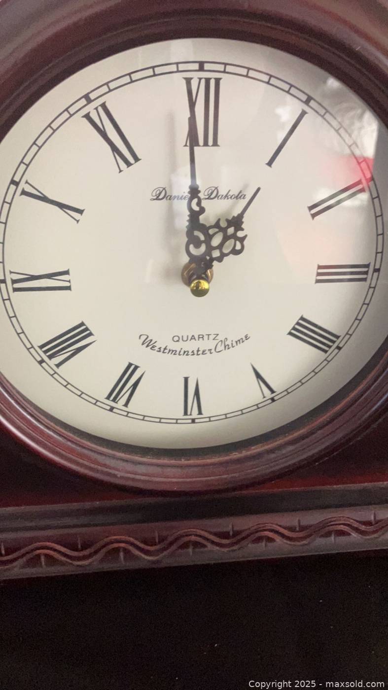 Daniel Dakota quartz Westminster chime mantel clock | Maxsold