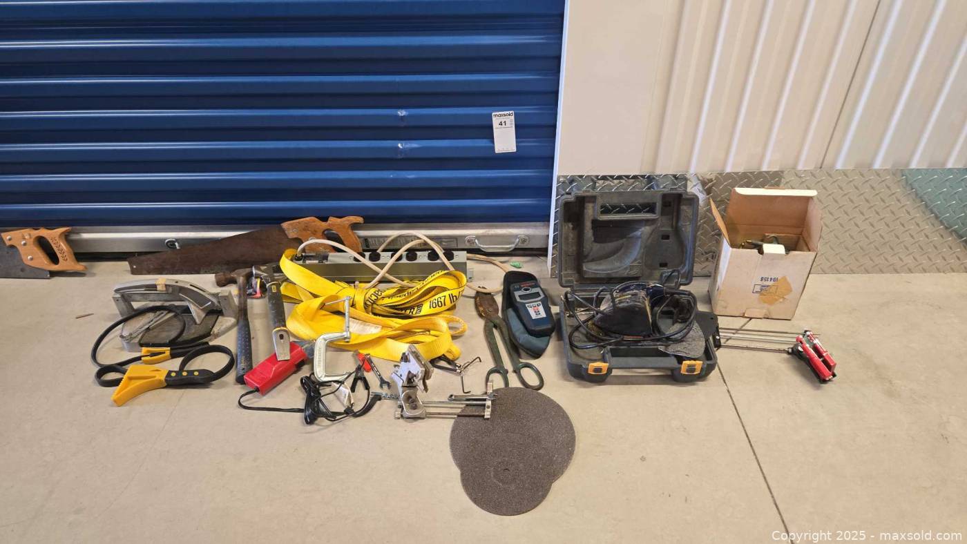 Mastercraft palm sander with assorted hand tools | Maxsold