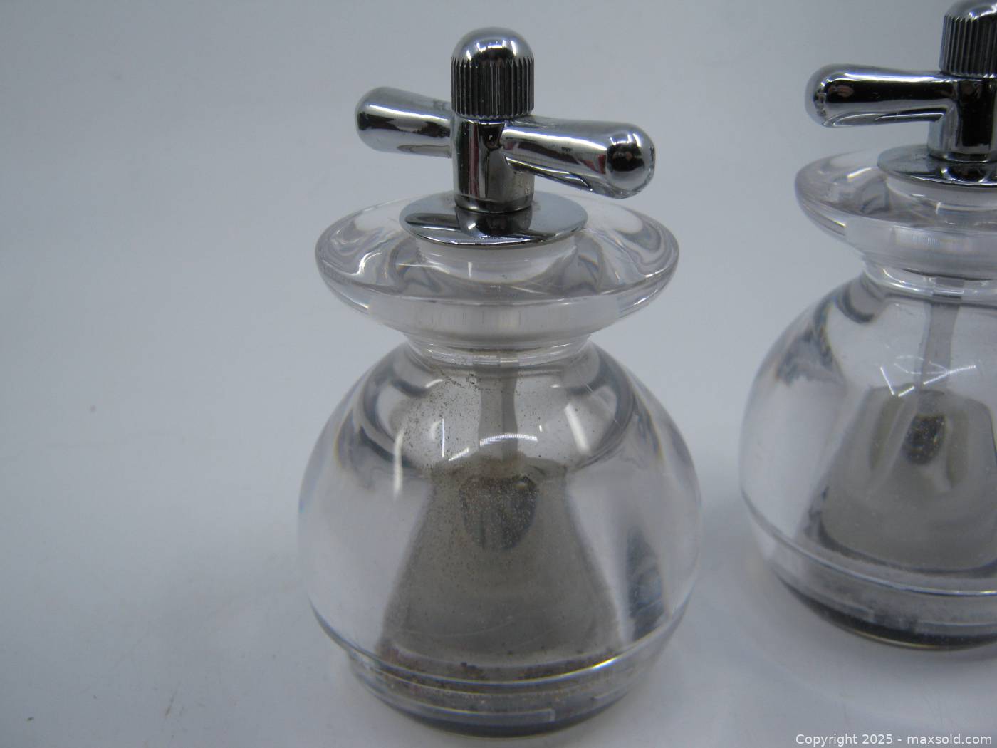 Olde Thompson clear lucite salt and pepper mills | Maxsold