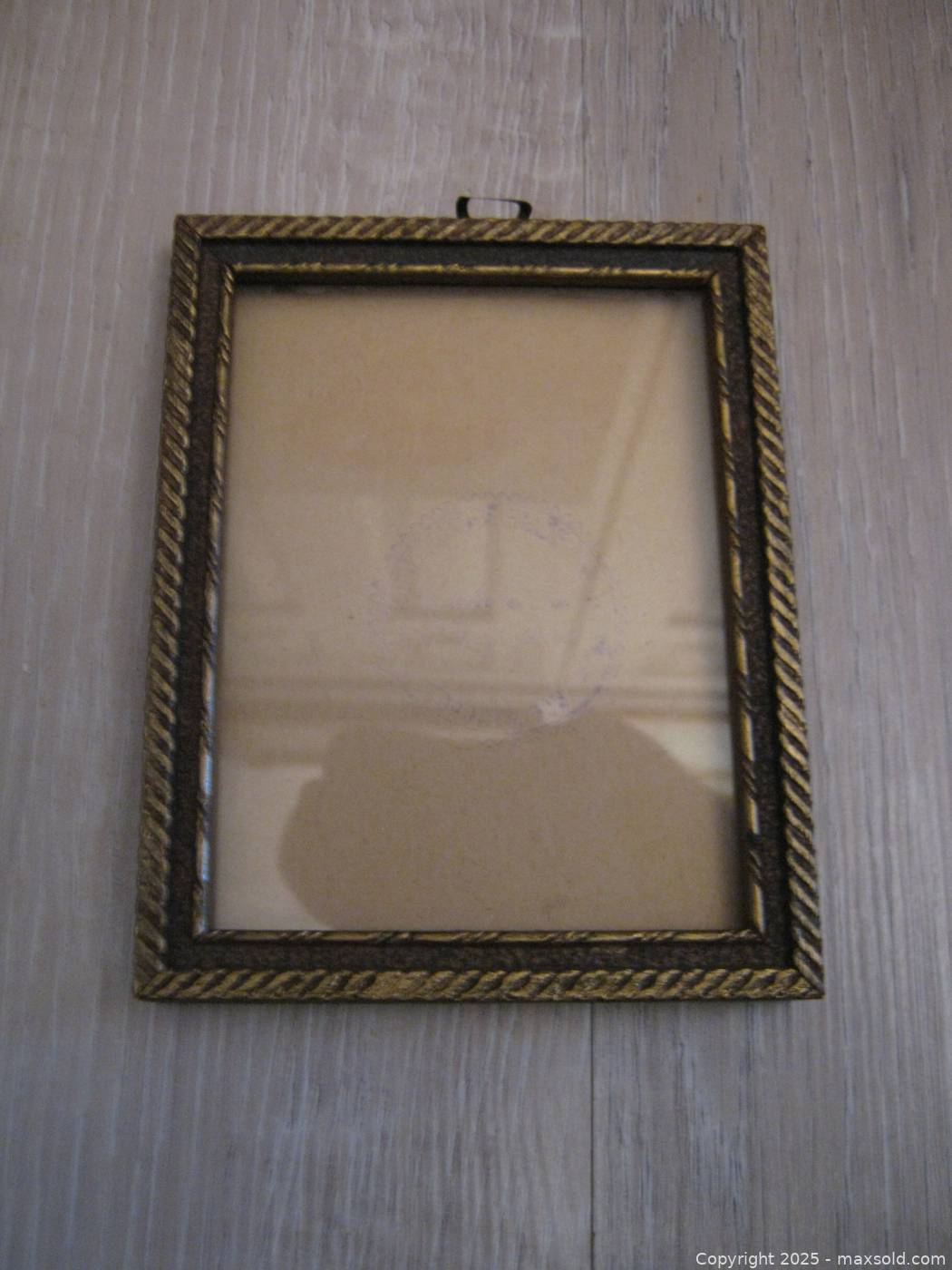 Seven assorted vintage picture frames | Maxsold