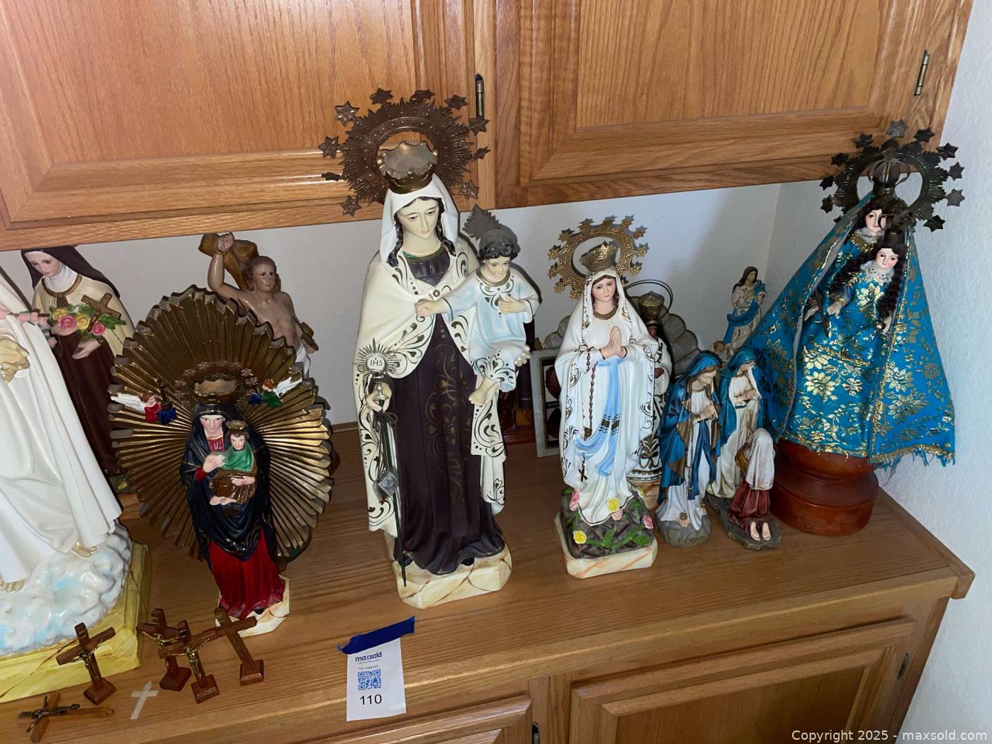 Catholic statues, crucifixes, rosaries collection | Maxsold