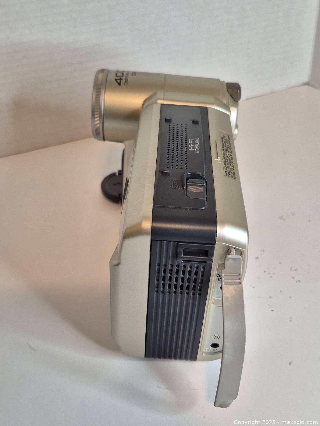 Sharp Viewcam Hi8 Camcorder VL-AH50U Set | Maxsold