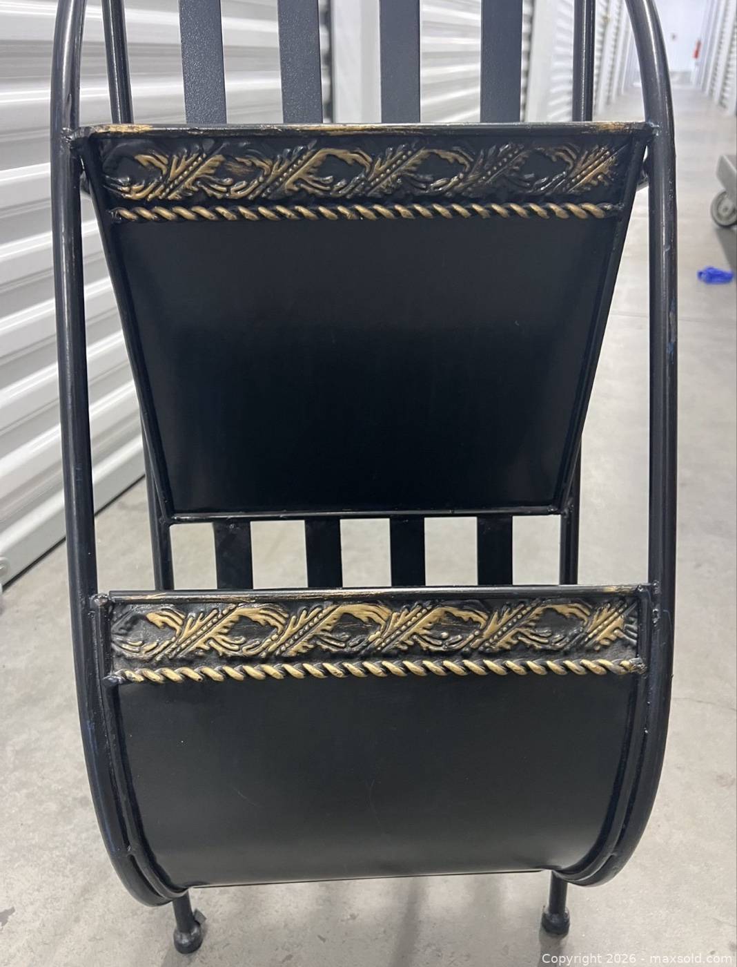 Metal decorative magazine stand | Maxsold