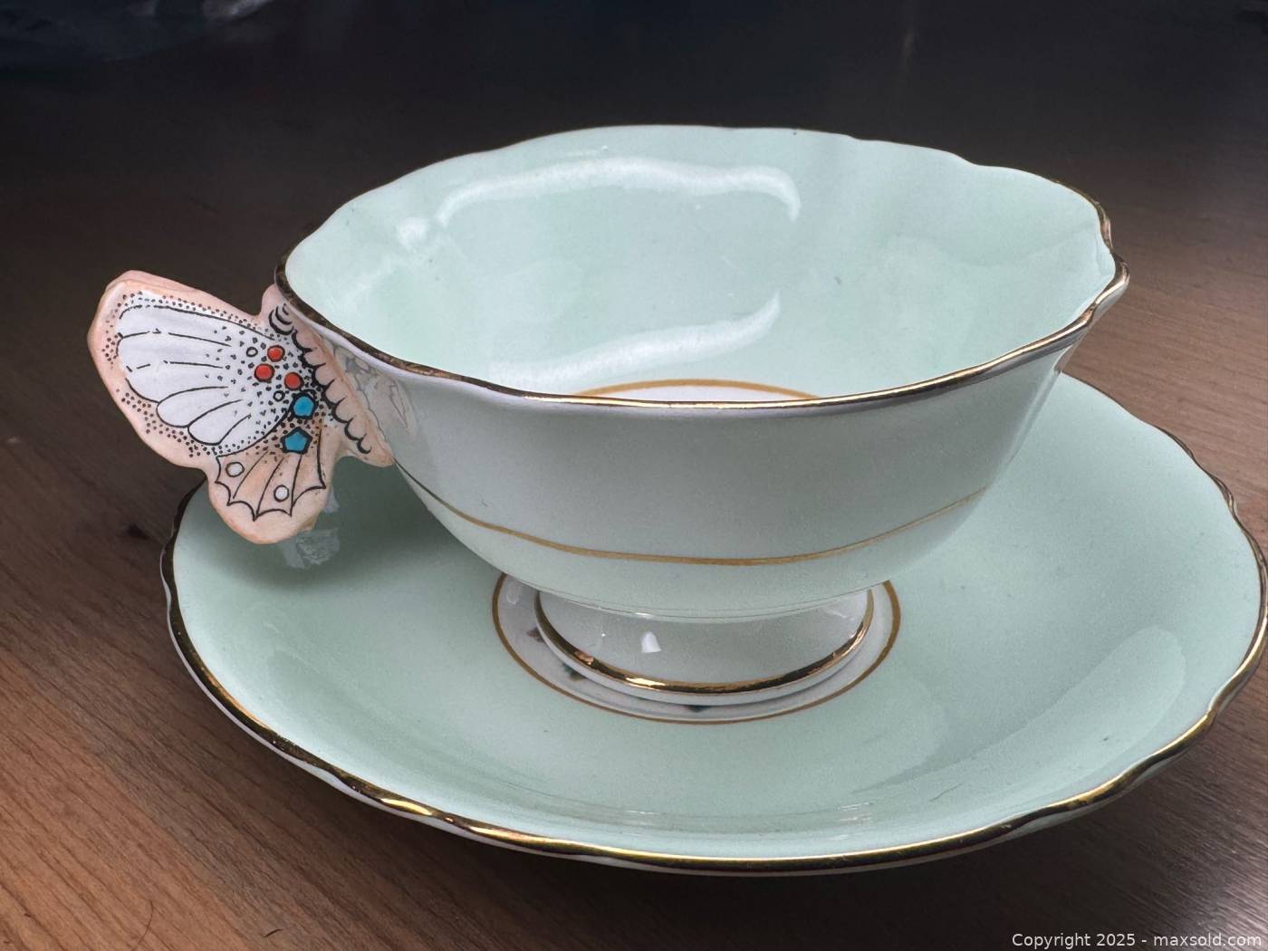 Paragon butterfly-handle teacups with saucers | Maxsold