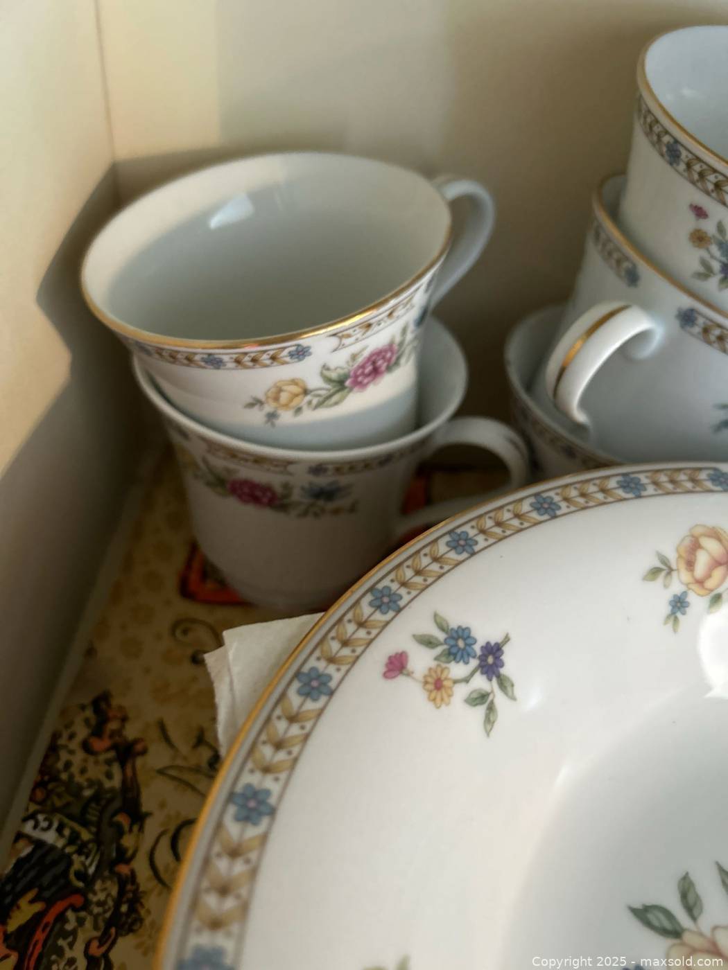 Liling Fine China and Czechoslovakian dinnerware assortment | Maxsold