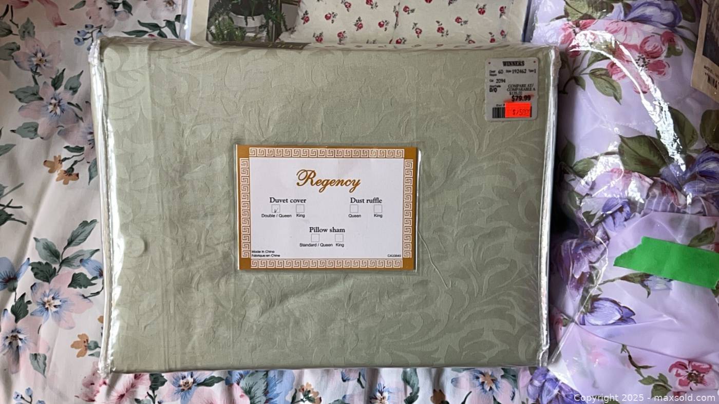 Mixed bedding and bed linens, mostly sealed | Maxsold