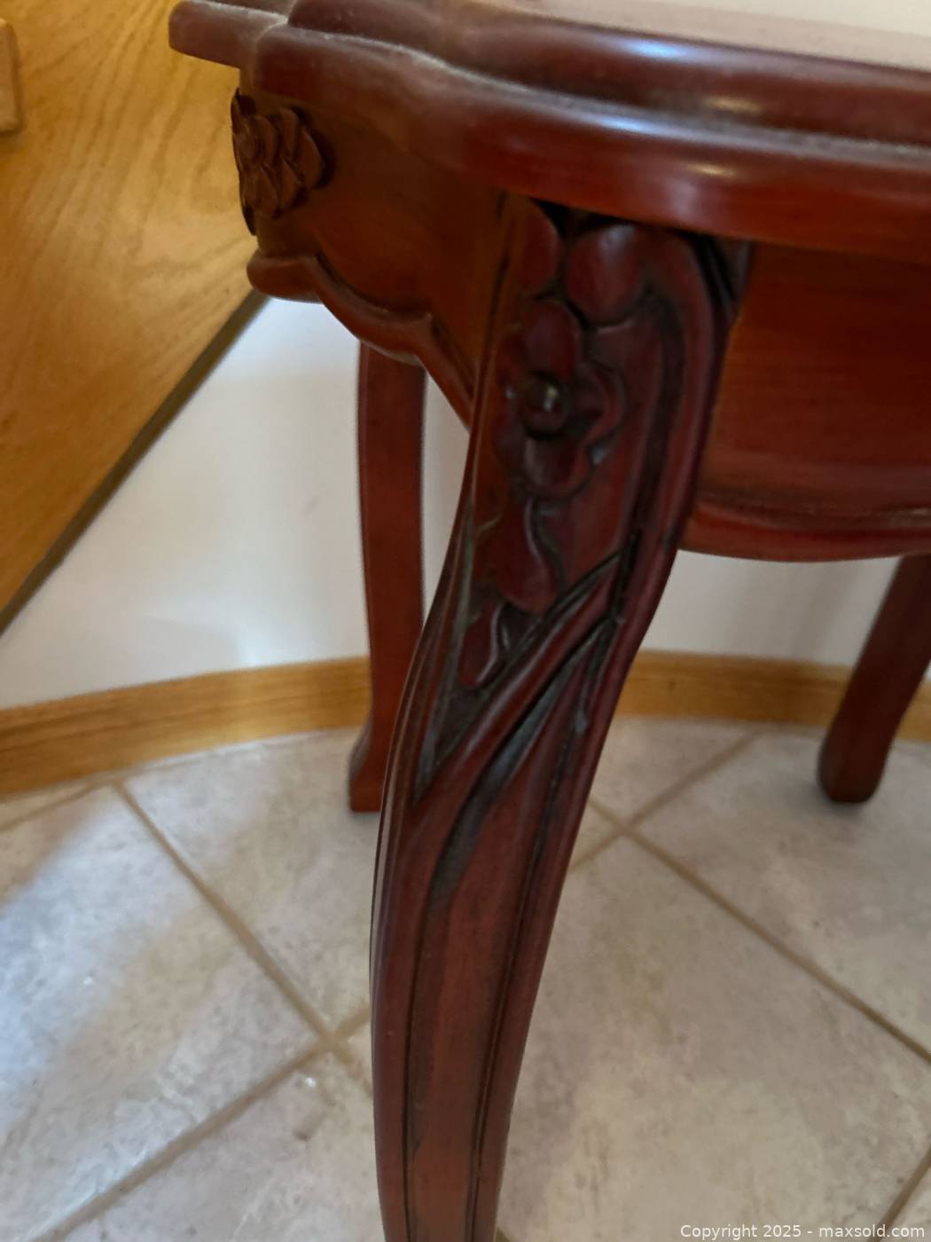 Wood scalloped round side table | Maxsold