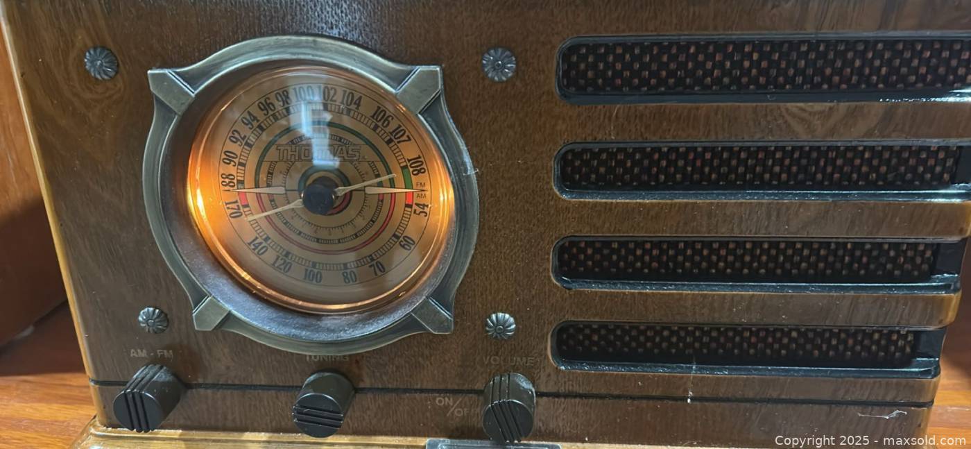 Thomas Collector’s Edition Model TPC-16 radio | Maxsold