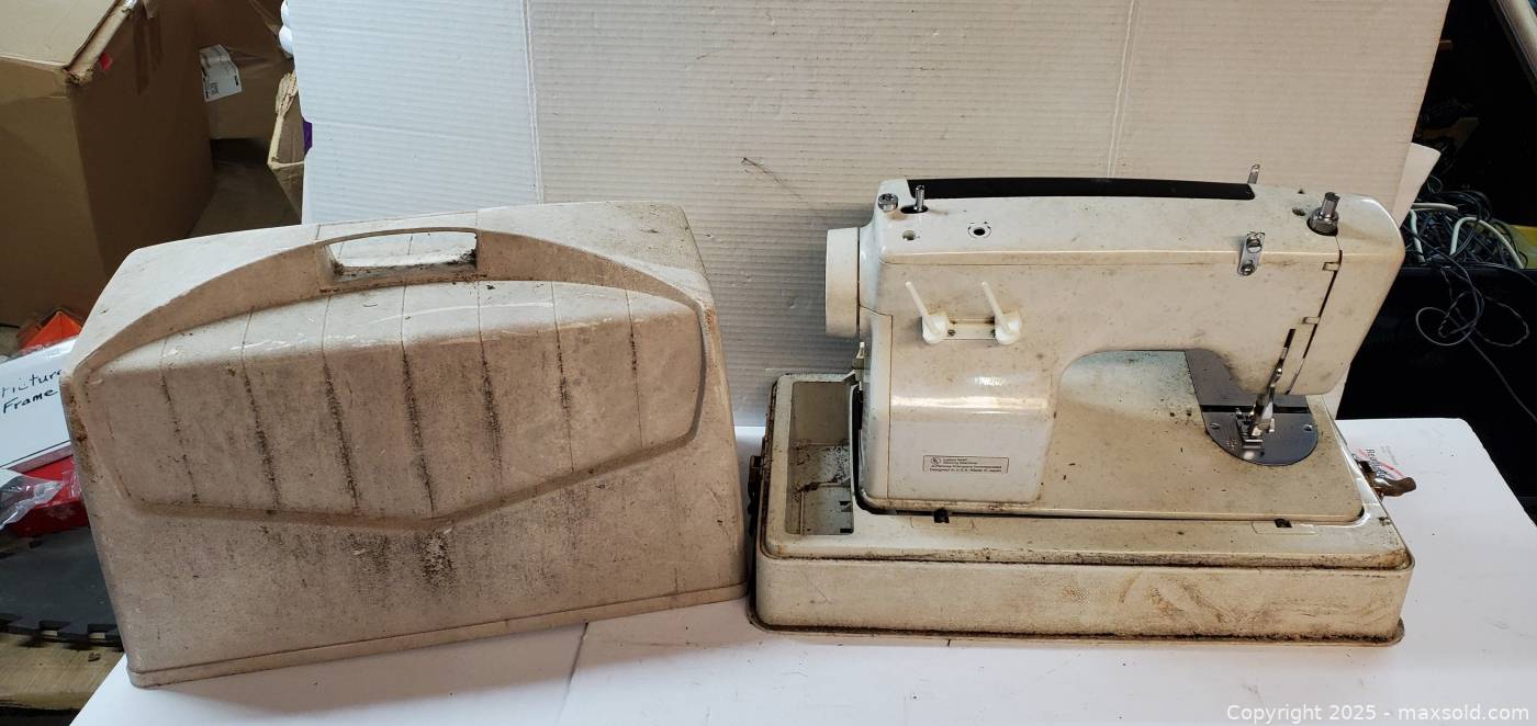 JC Penney 6601 electric sewing machine with hard case | Maxsold