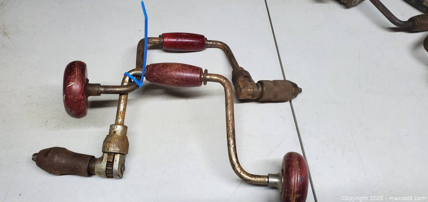 Vintage hand brace drills | Maxsold