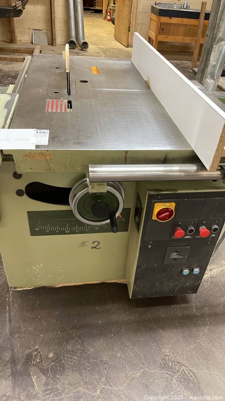 SCM SI16 industrial table saw | Maxsold