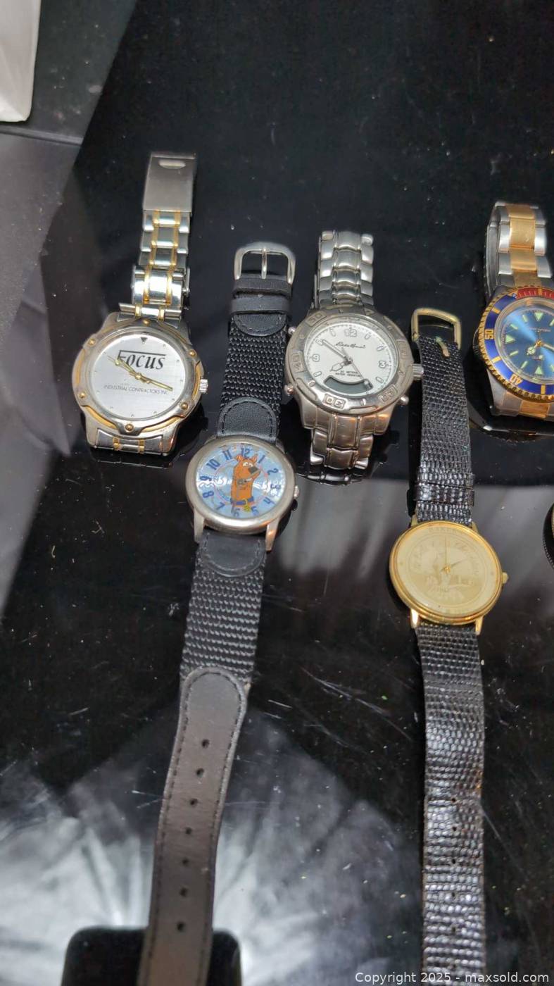 8 Analog Wristwatches Mixed Metal and Strap Styles | Maxsold