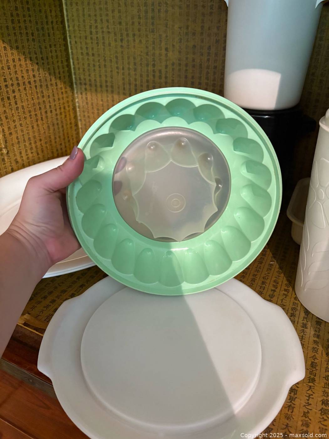 Tupperware Jel-Ring Mold & Rubbermaid 1 qt Dish | Maxsold