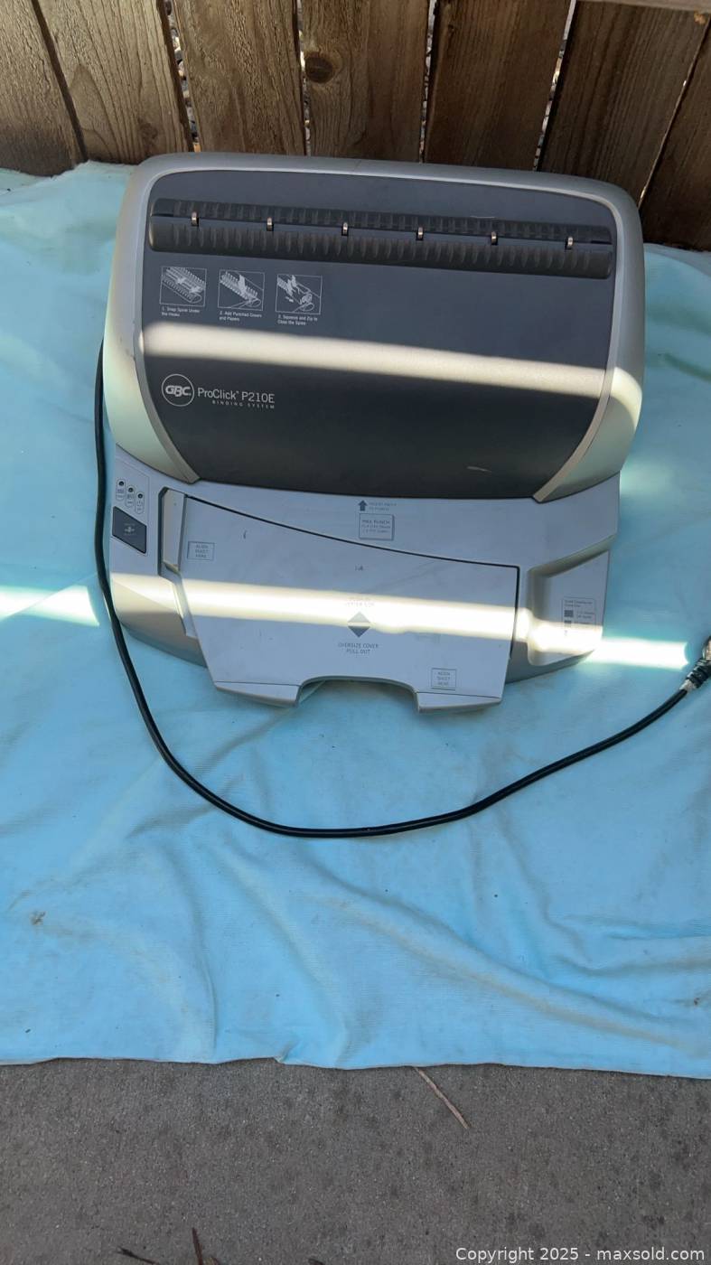 GBC ProClick P210e Binding Machine | Maxsold
