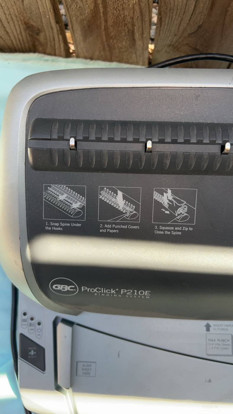 GBC ProClick P210e Binding Machine | Maxsold