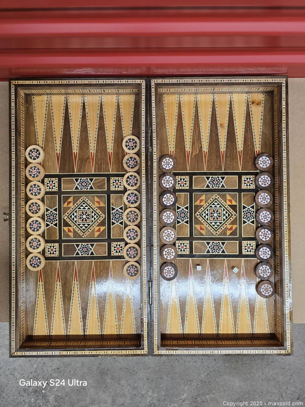 Vintage inlaid wooden chess & backgammon board | Maxsold
