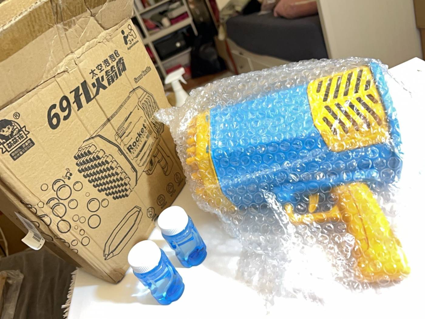 Rocket 697L Battery-Operated Bubble Gun | Maxsold