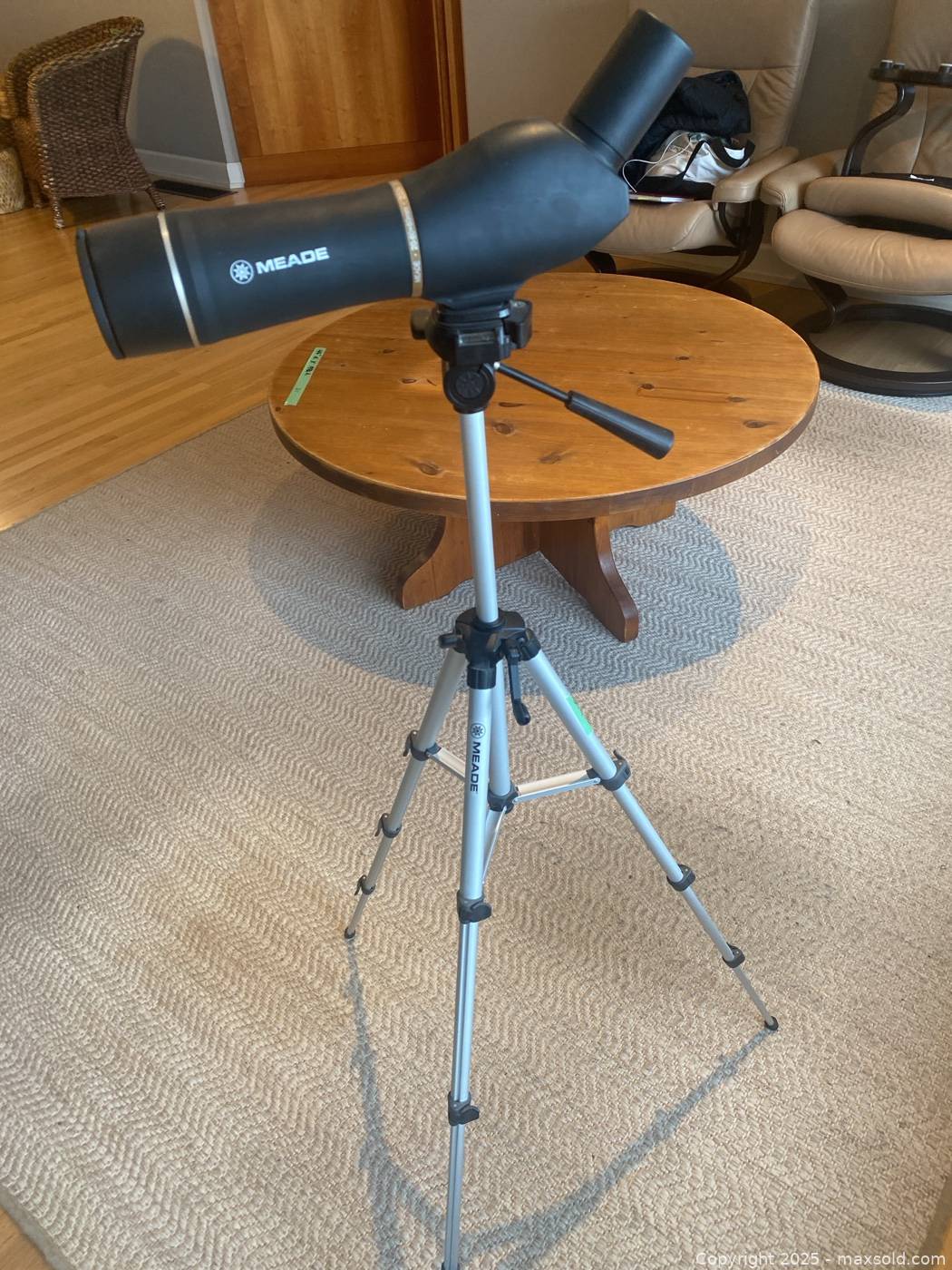 Meade 20-60x60mm spotting scope, tripod, Bushnell binoculars | Maxsold
