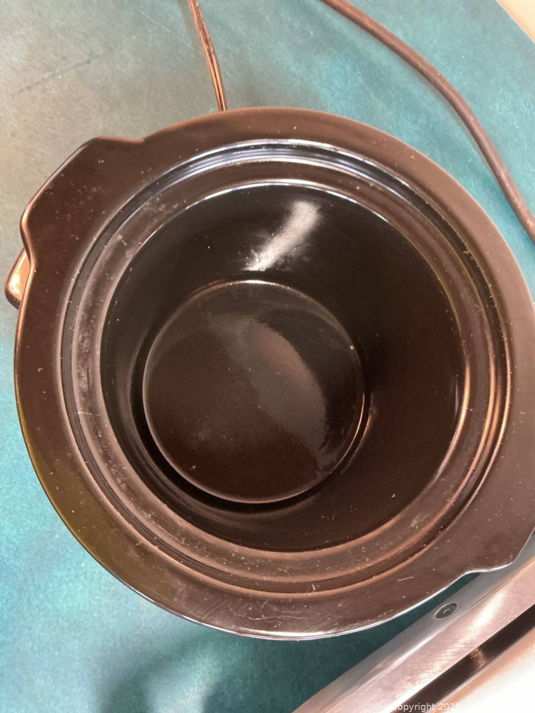 Breville electric grill and Crofton slow cooker | Maxsold