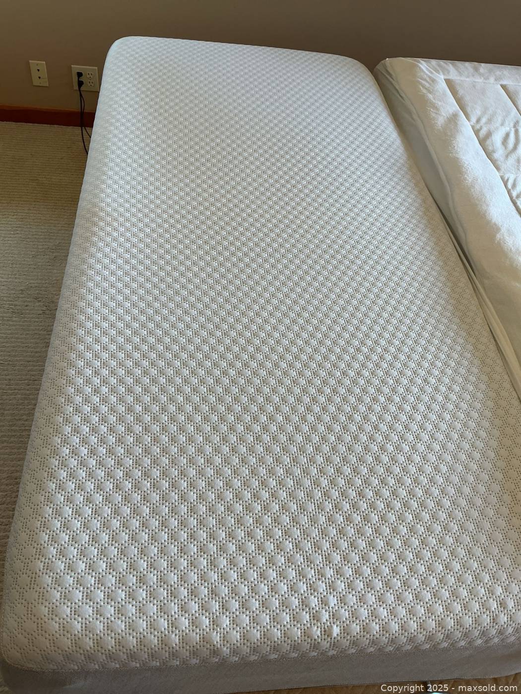 Sleep Number split king adjustable beds | Maxsold