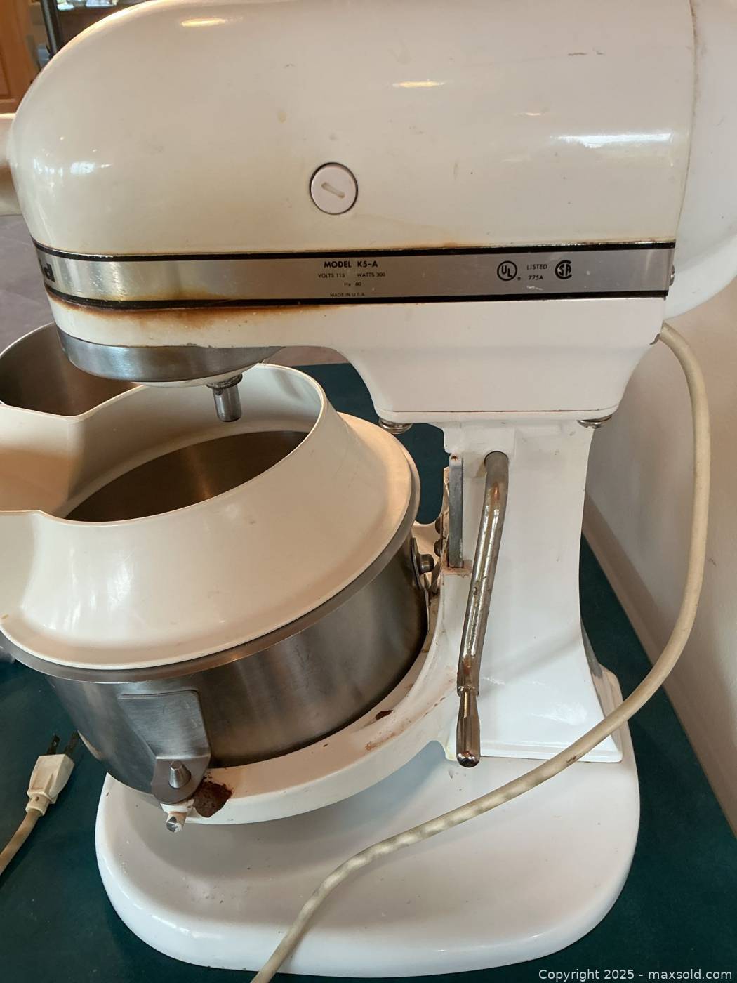 Vintage KitchenAid K5-A stand mixer with bowls and attachments | Maxsold