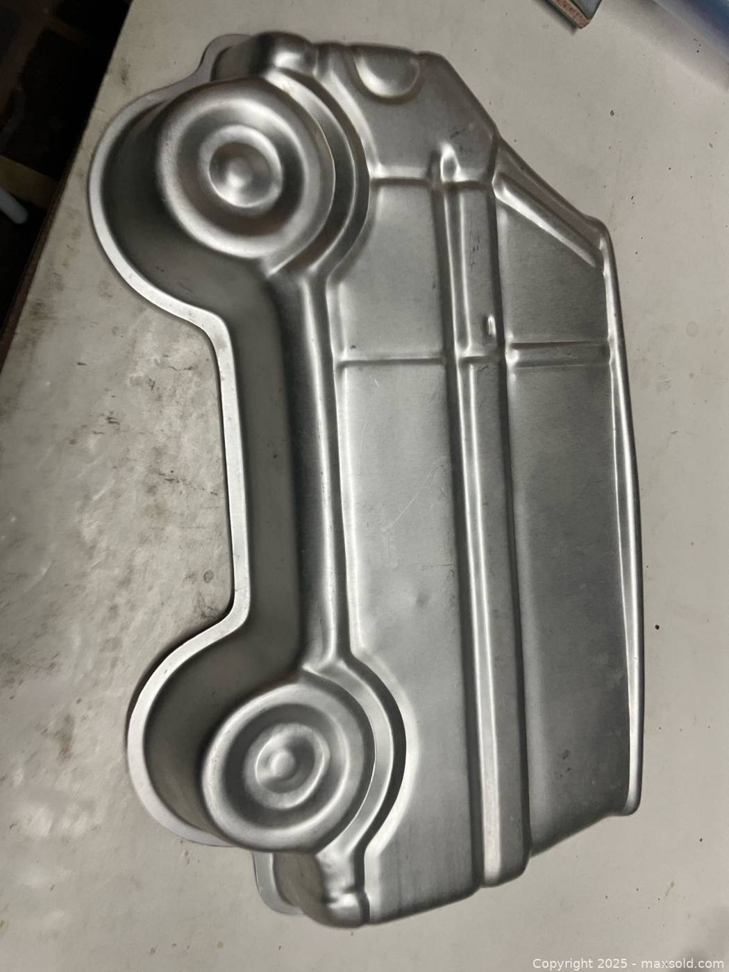 Wilton van cake pan | Maxsold