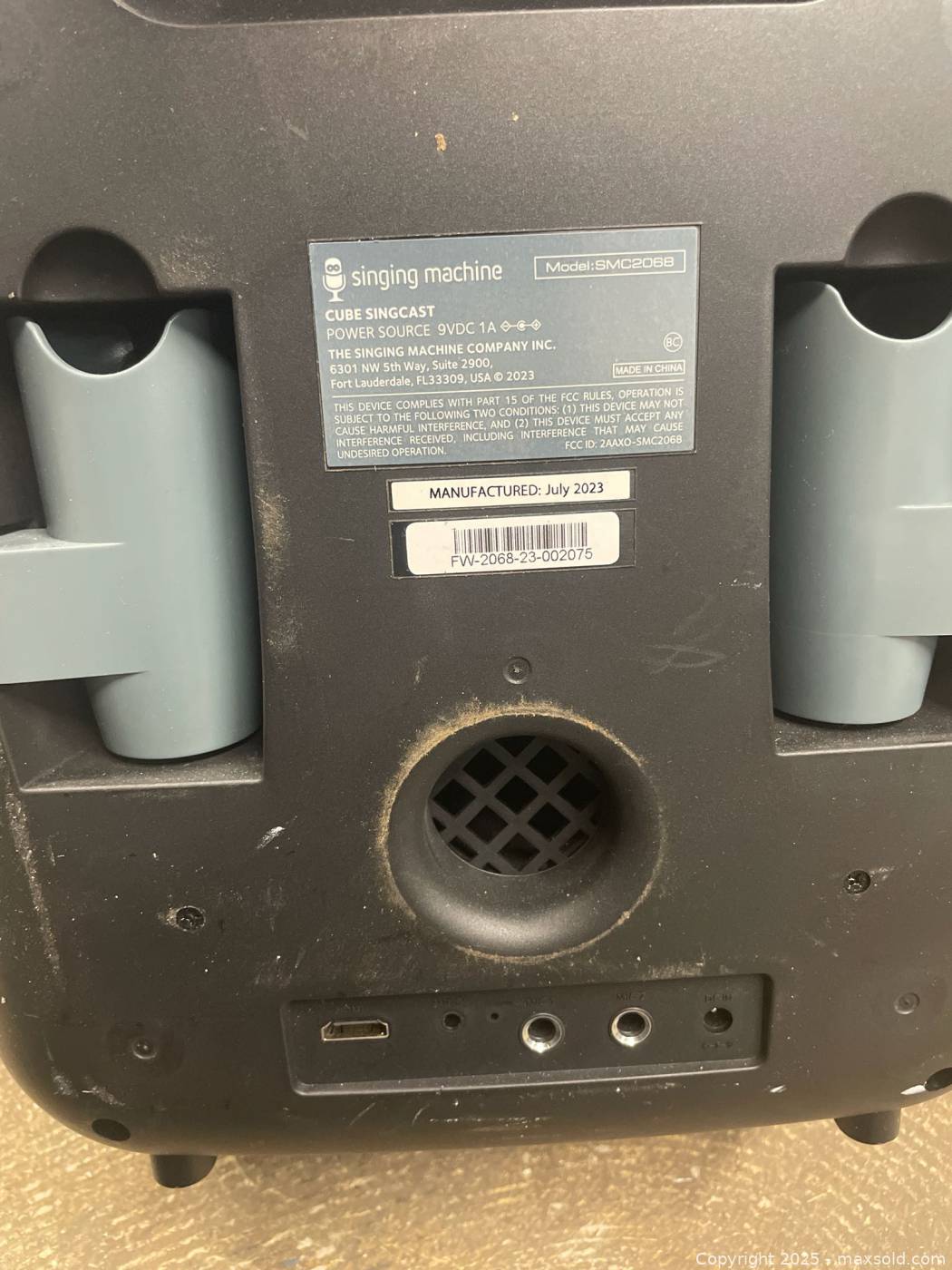 Singing Machine Cube SingCast SMC2068 karaoke machine with stand and ...