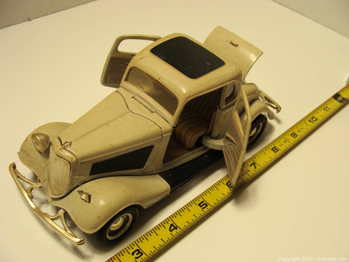1934 Ford Coupe die-cast model 1:24 scale | Maxsold