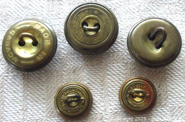 Canadian Military Uniform Buttons Set | Maxsold