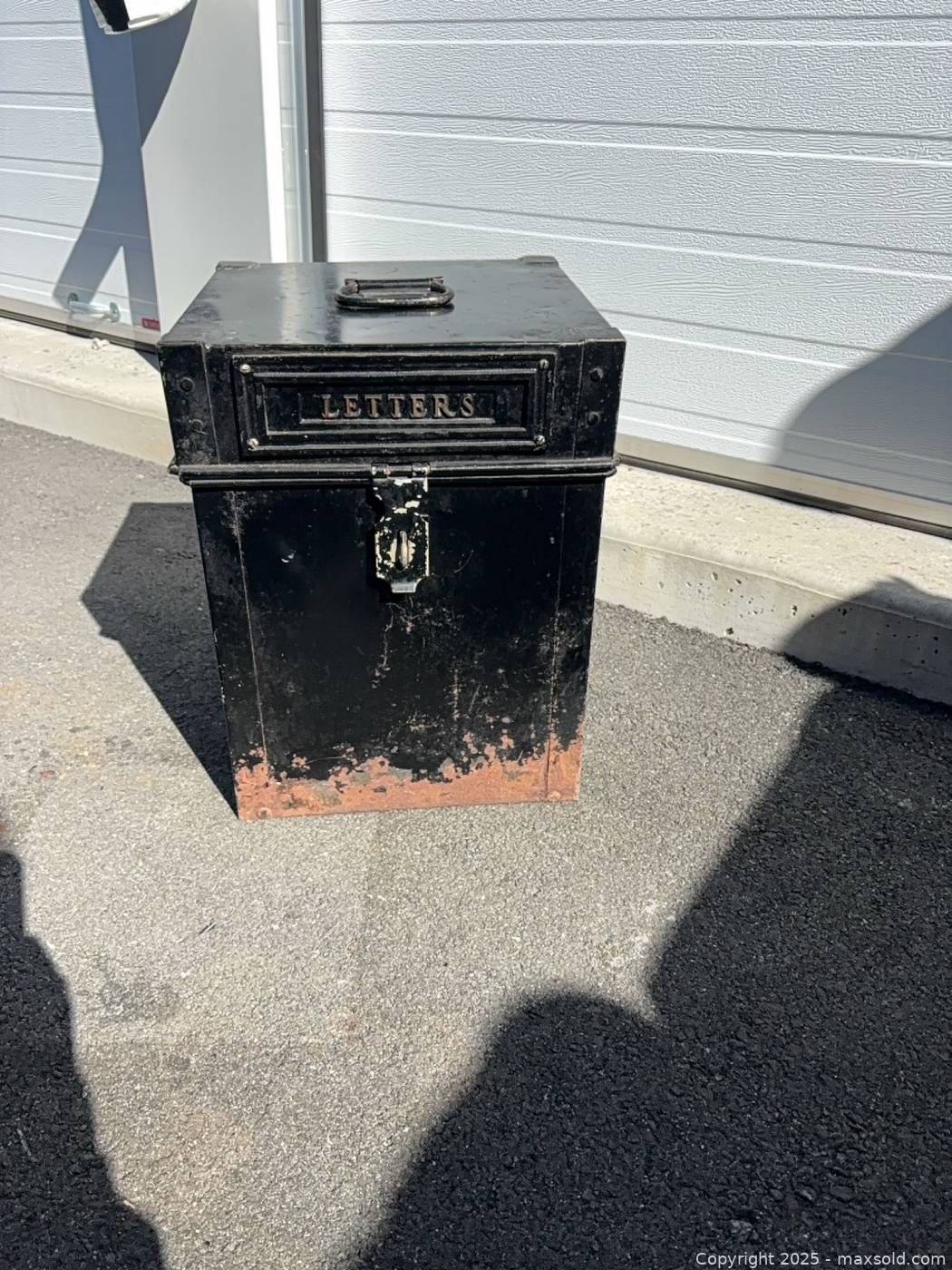 Canada Post black steel letter drop box | Maxsold