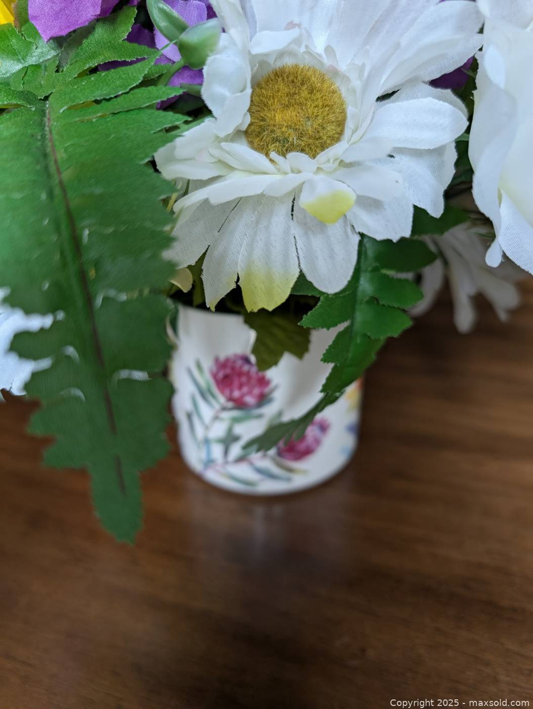 Silk flower arrangement in ceramic pot | Maxsold