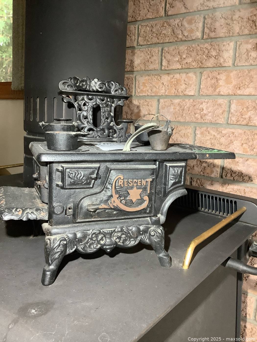 Crescent cast iron toy stove with cookware | Maxsold