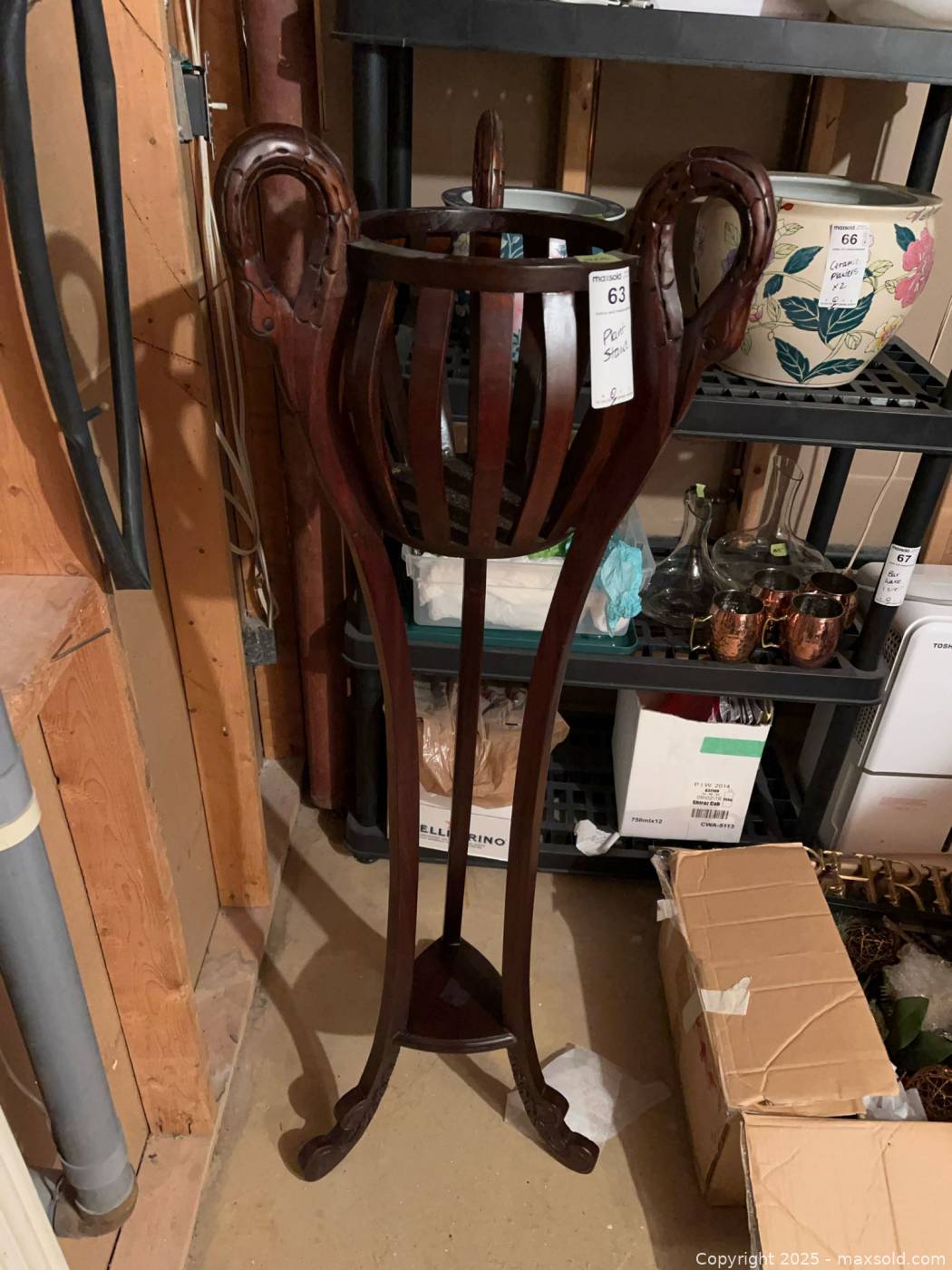 Wooden carved plant stand | Maxsold