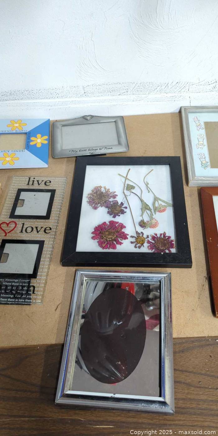 Lot of 10 assorted picture frames | Maxsold