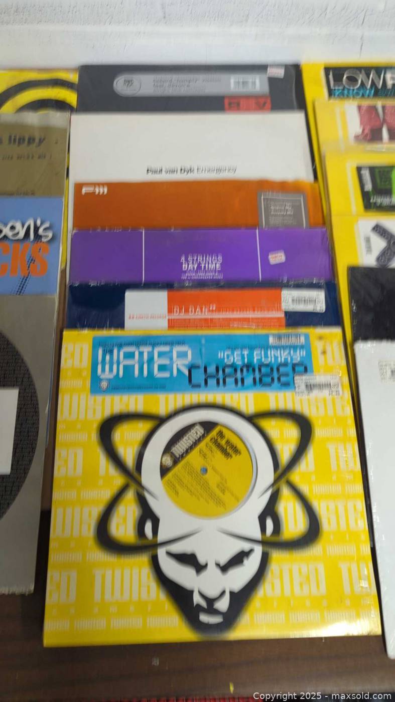 15 electronic dance 12-inch vinyl records | Maxsold