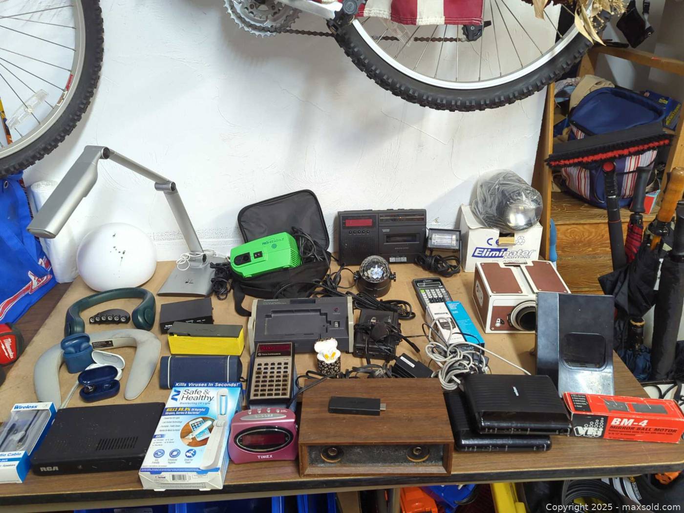 Small electronics assortment | Maxsold