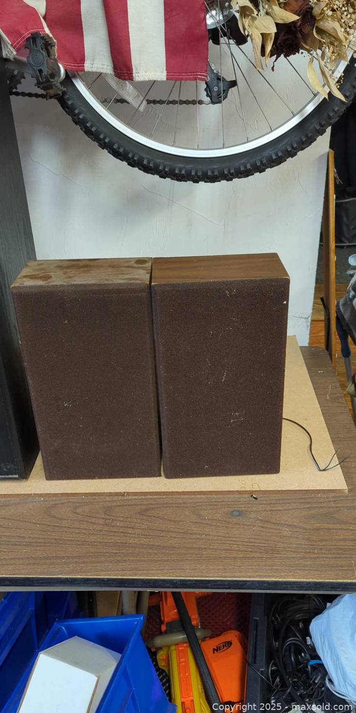 Two pairs stereo speakers | Maxsold