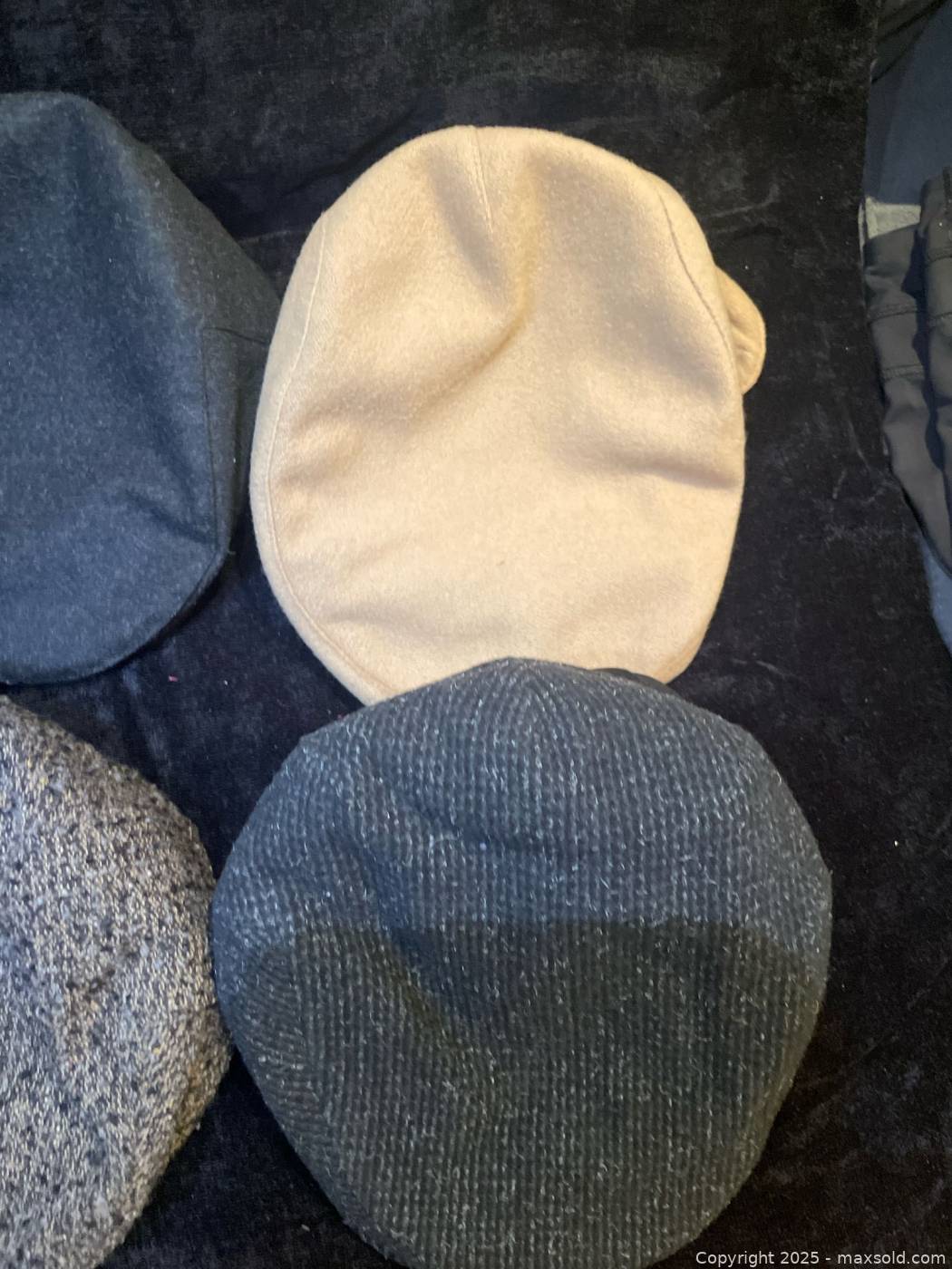 7 wool winter flat caps | Maxsold