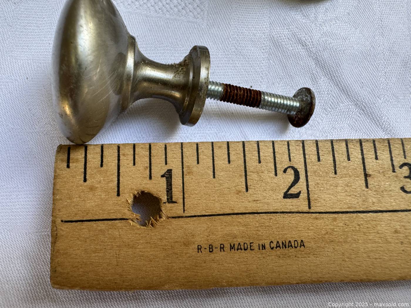 Set of 16 metal drawer knobs | Maxsold